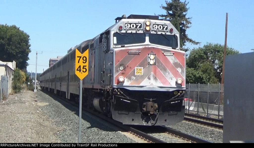 JPBX 907 Leads Caltrain 140